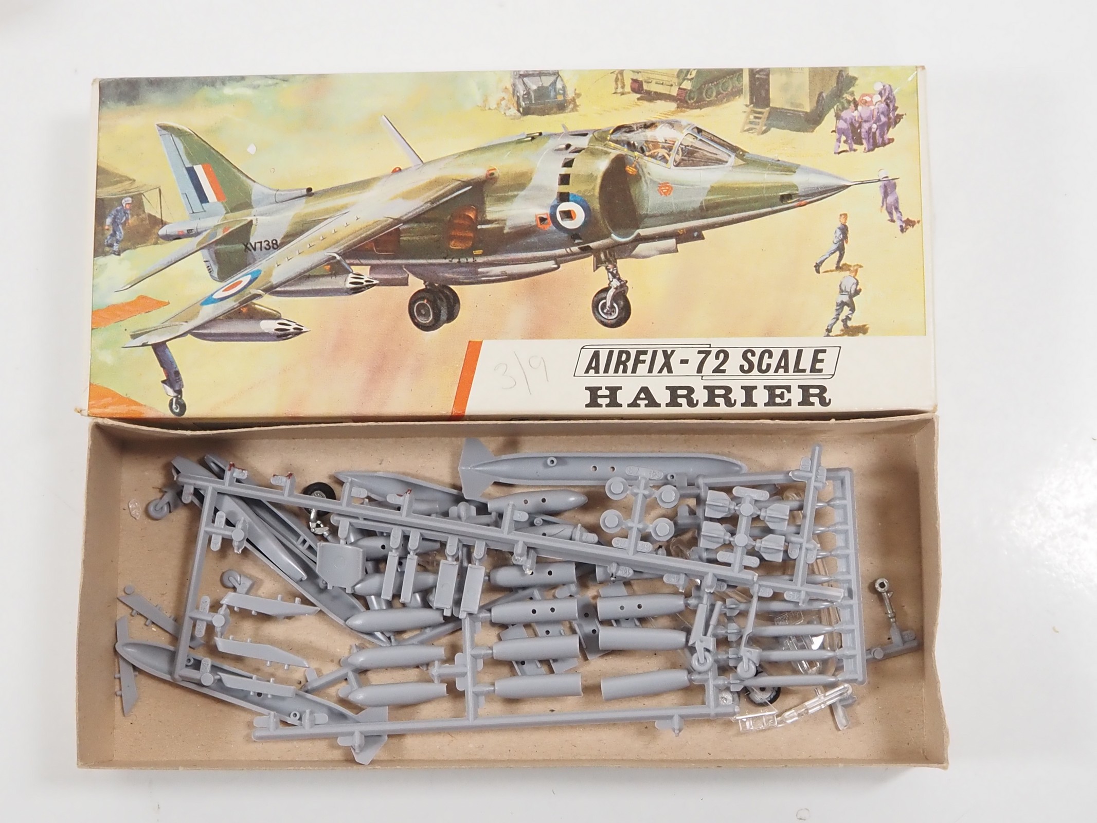 Lot 216 - A group of vintage unbuilt aircraft kits by