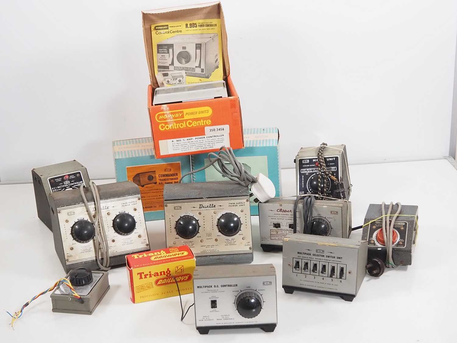 Lot 271 - A large quantity of vintage transformers and