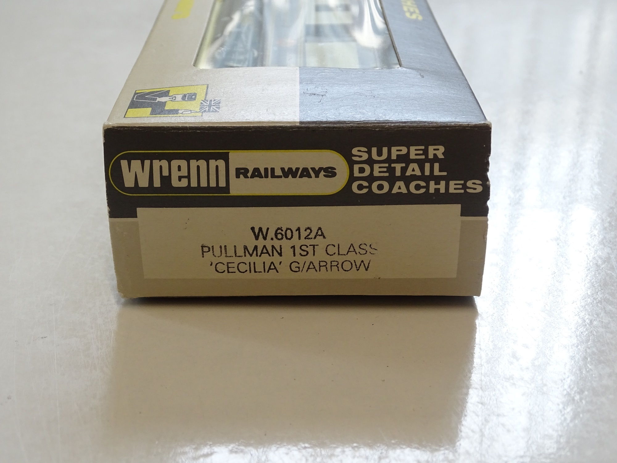 Lot 194 - A WRENN W6012A 1st Class Pullman Car - with