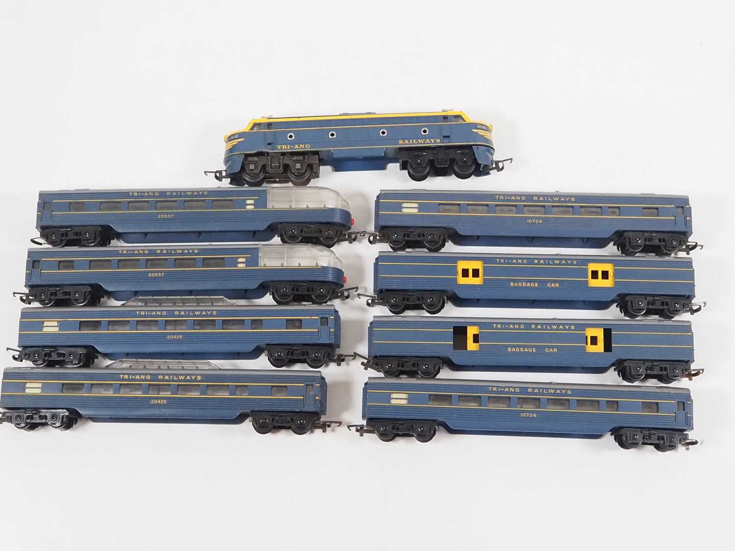 Lot 523 - A group of TRI-ANG OO gauge Transcontinental