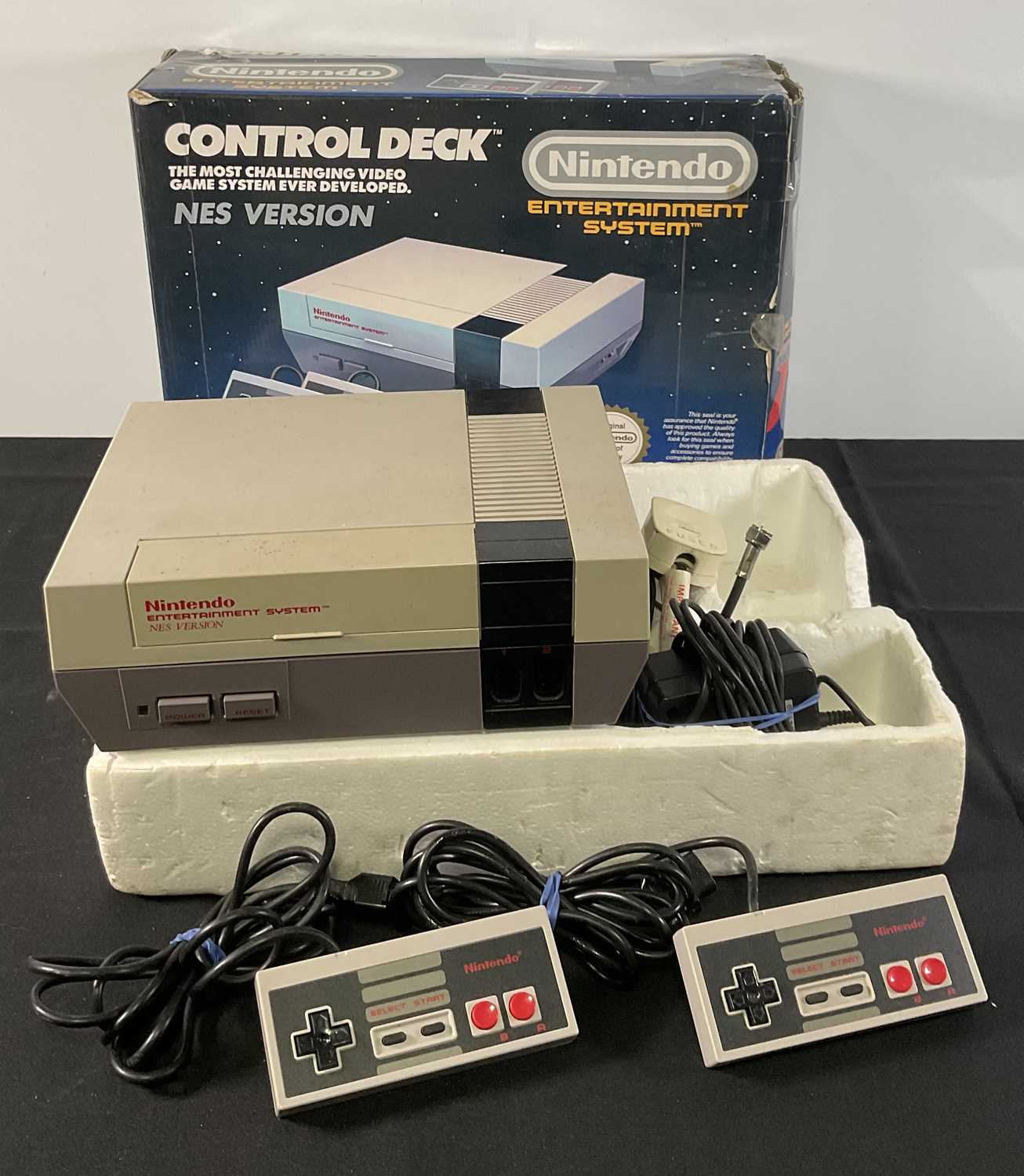 Lot 372 - A NINTENDO ENTERNTAINMENT SYSTEM (NES),