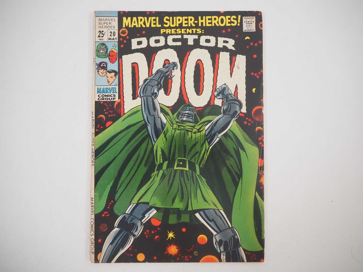Lot 48 - MARVEL SUPER-HEROES PRESENTS: DOCTOR DOOM #20