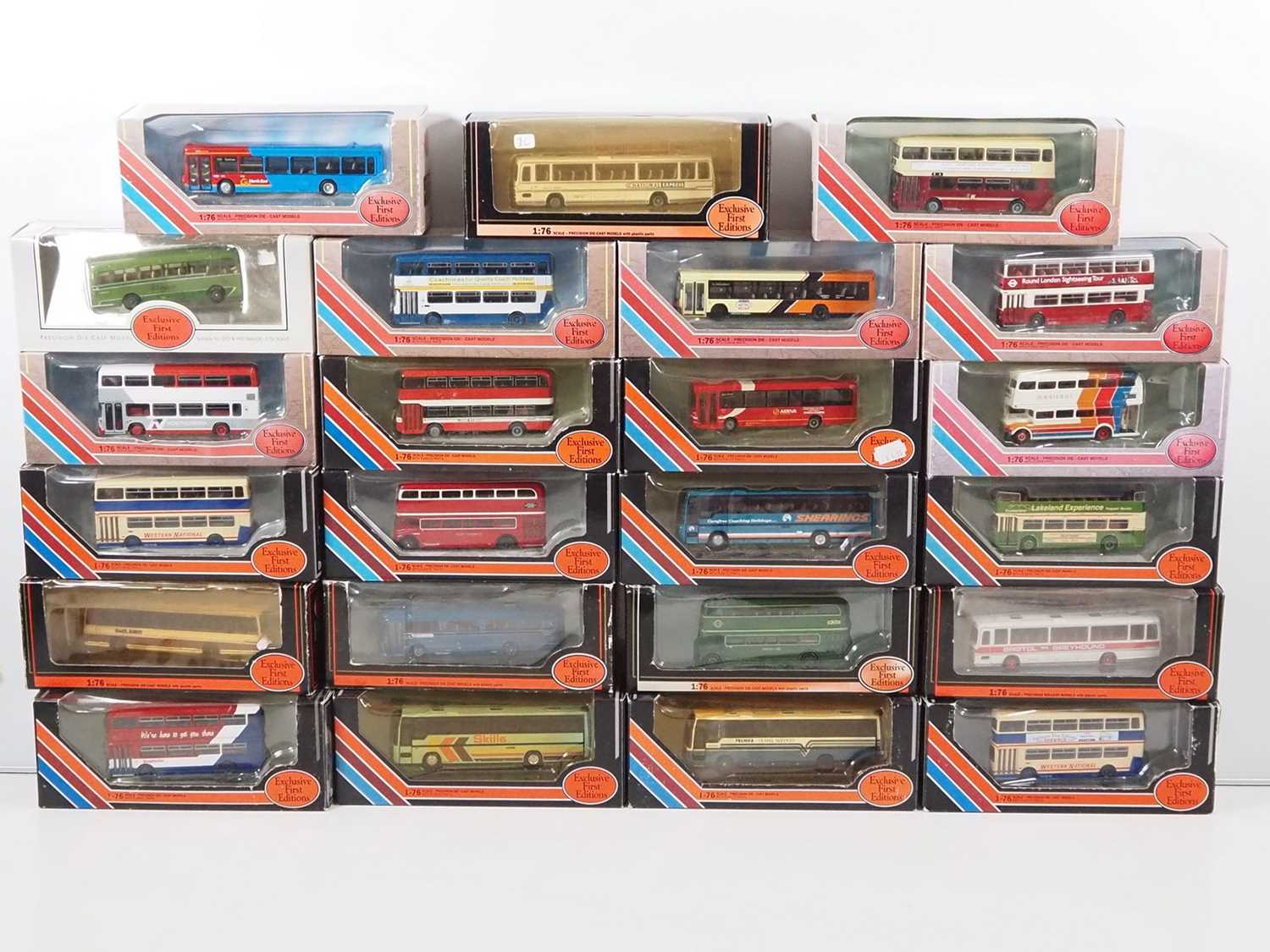 Lot 54 - A quantity of 1:76 scale diecast buses and