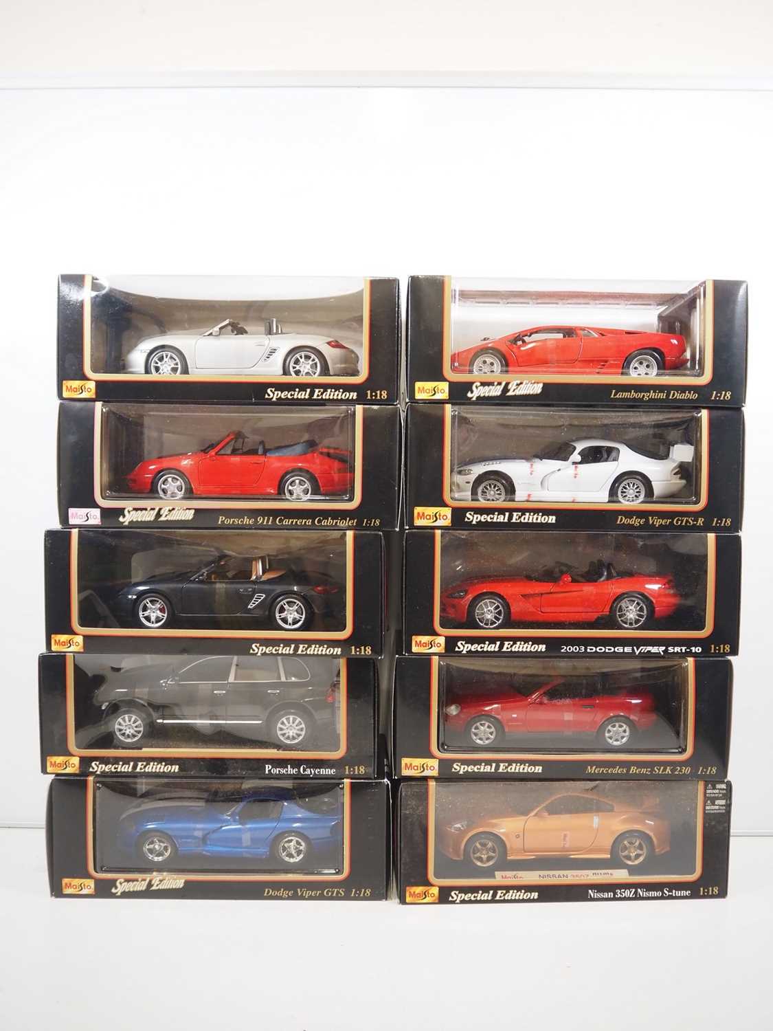 Lot 130 - A large group of 1:18 scale MAISTO diecast