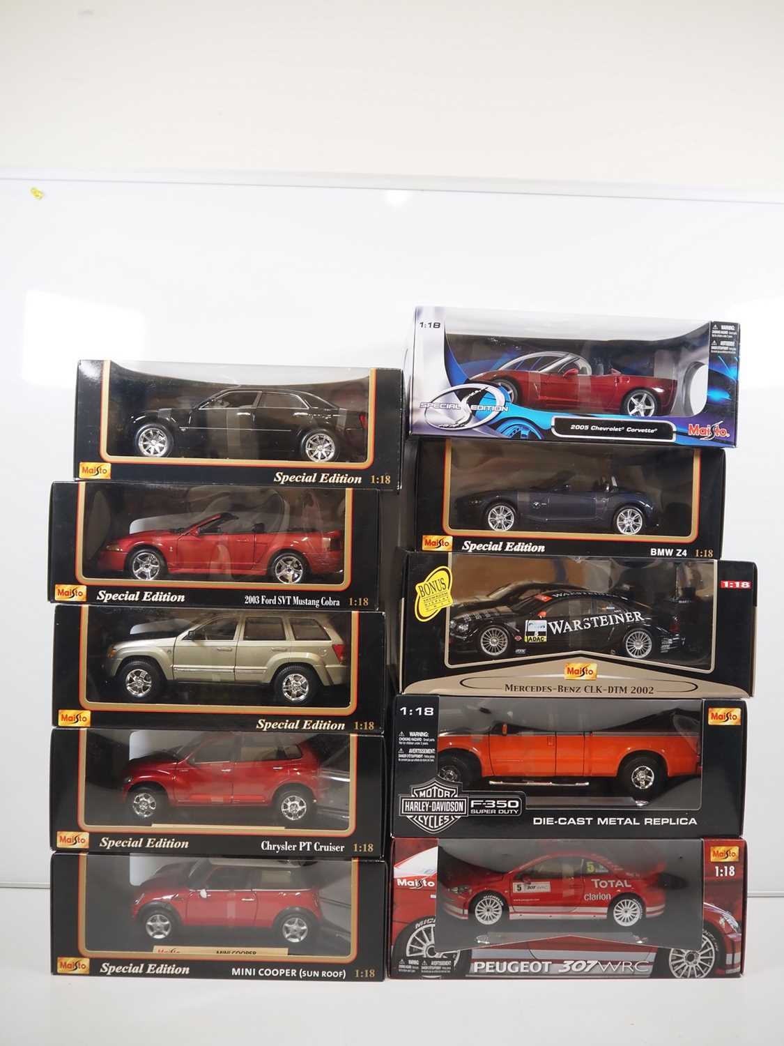 Lot 135 - A large group of 1:18 scale MAISTO diecast