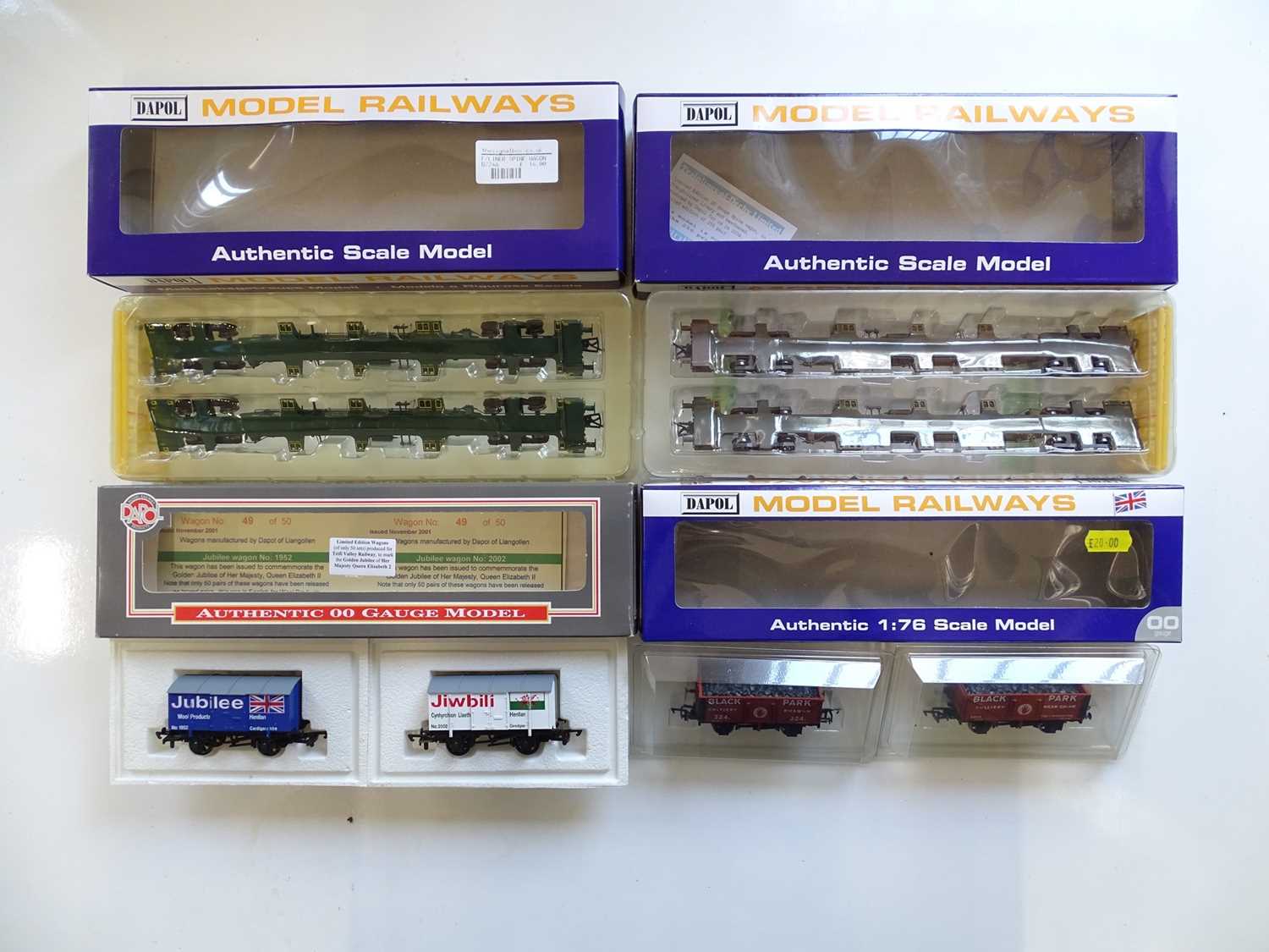Lot 209 - A pair of DAPOL FEA spine wagon packs