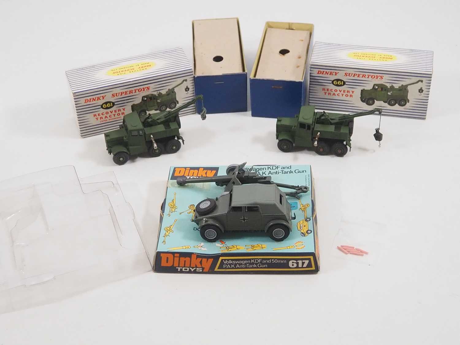 Lot 86 - A group of DINKY diecast military vehicles
