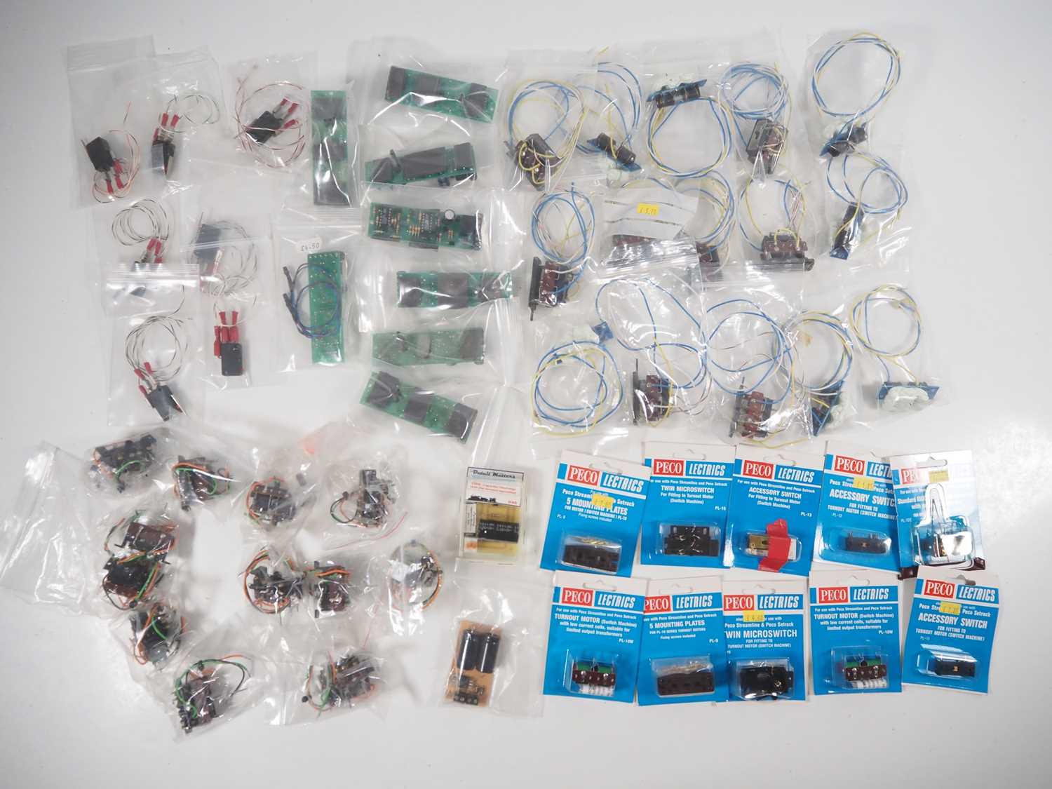Lot 206 - A quantity of multi scale point motors and