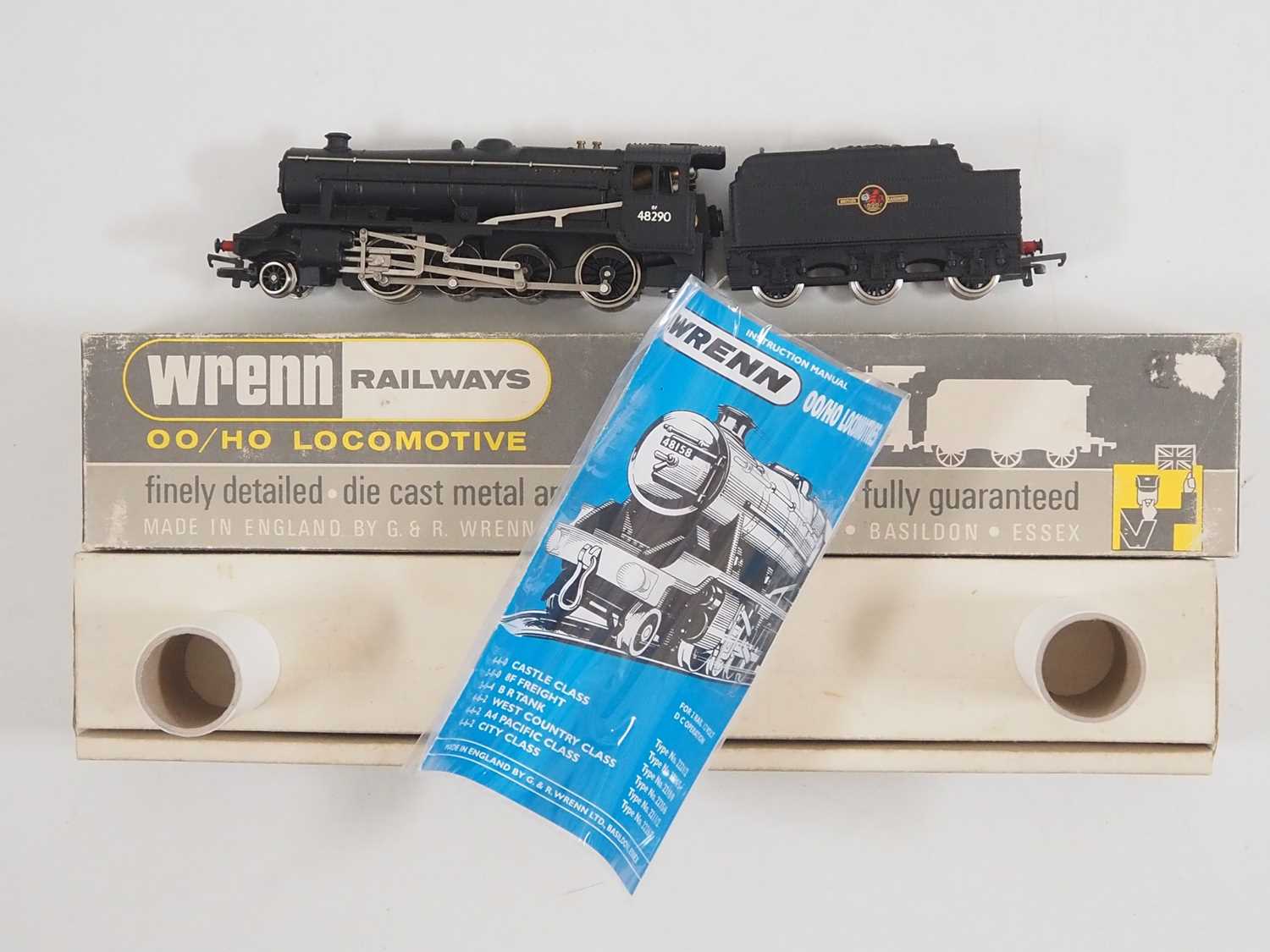 Lot 439 - A WRENN OO gauge W2224A Class 8F steam