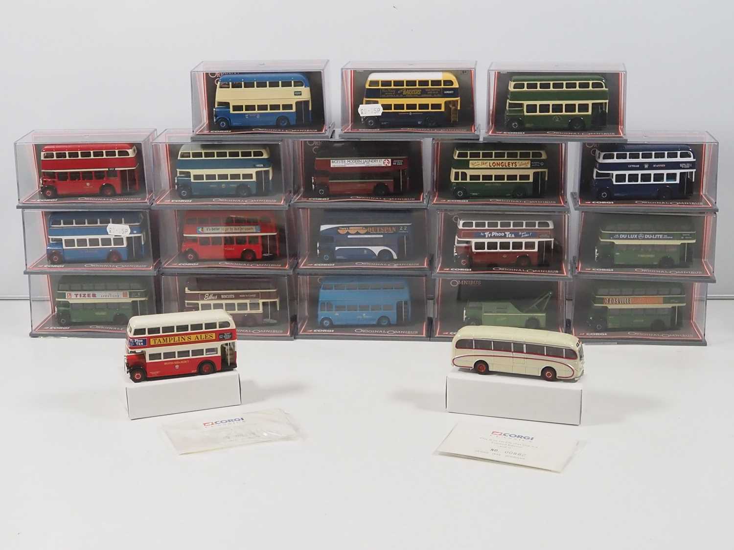 Lot 360 - A large group of diecast 1:76 scale buses by