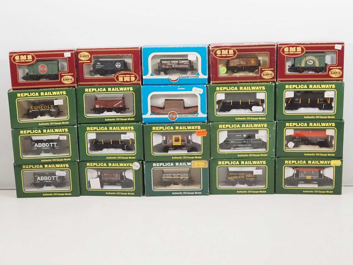 Lot 371 - A group of OO gauge wagons by REPLICA and
