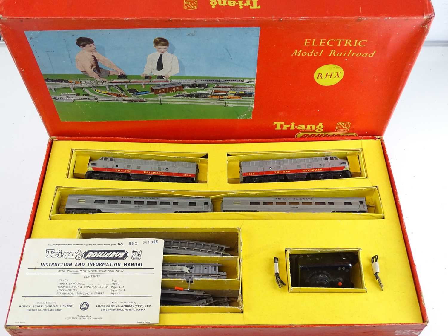 Lot 288 - A TRI-ANG RHX Transcontinental passenger
