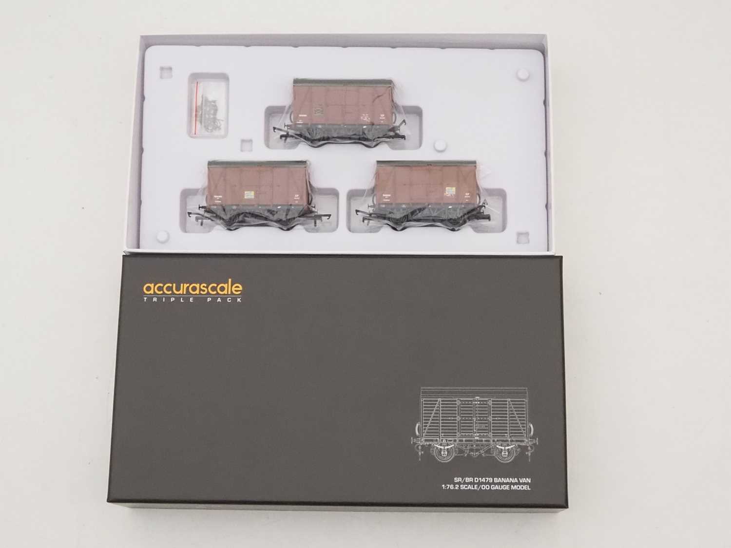 Lot 71 - An ACCURASCALE OO gauge triple wagon set