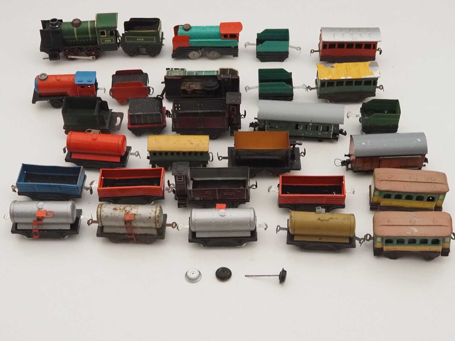 Lot 201 - A selection of Eastern European O gauge
