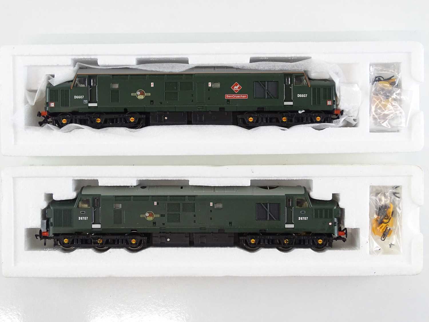 Lot 326 - A pair of BACHMANN class 37 diesel