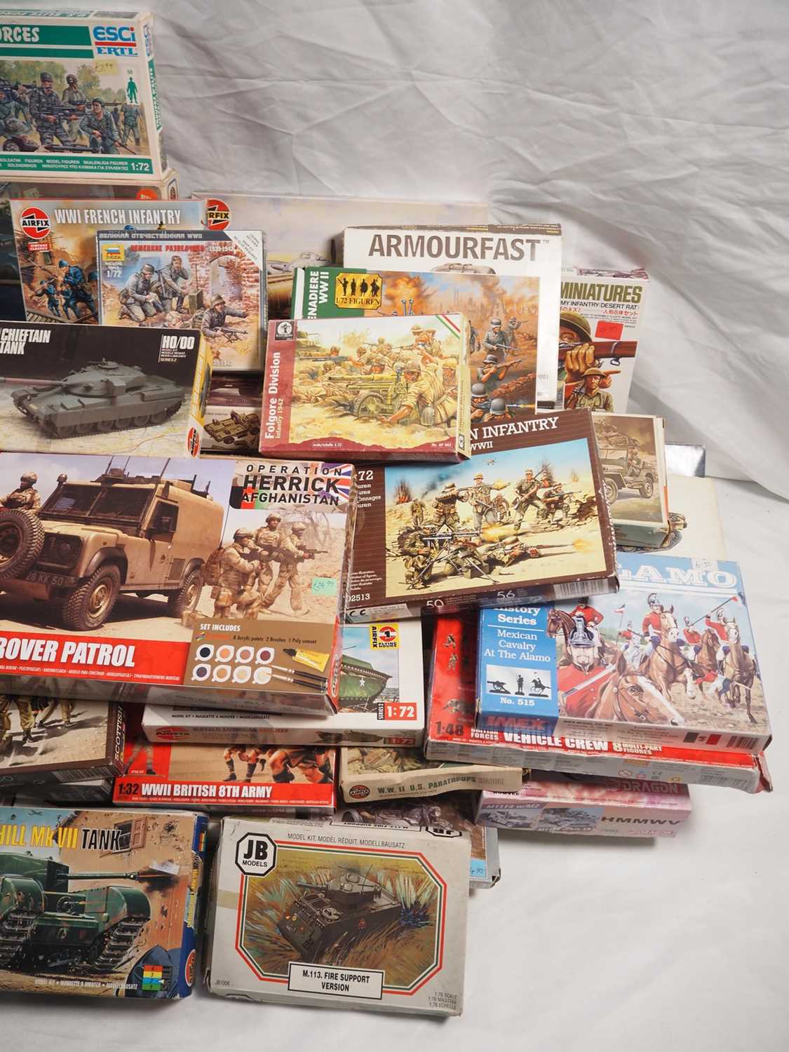 Lot 371 - A large quantity of boxed plastic model kits,