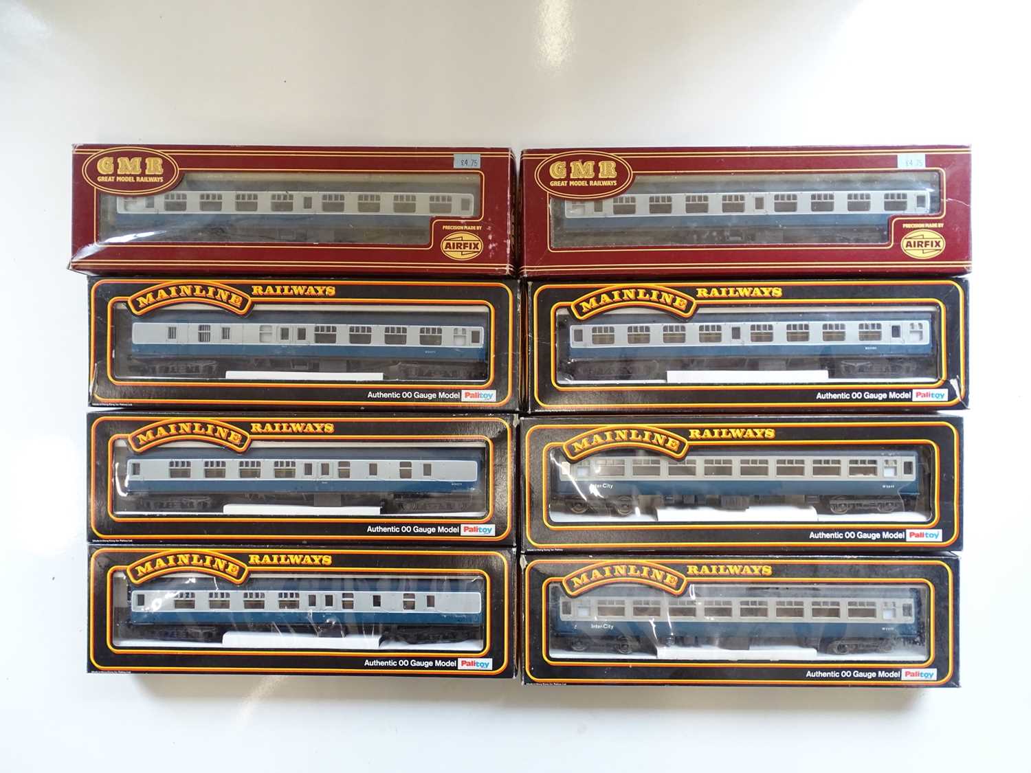 Lot 489 - A group of Mark 1 and Mark 2 coaches by