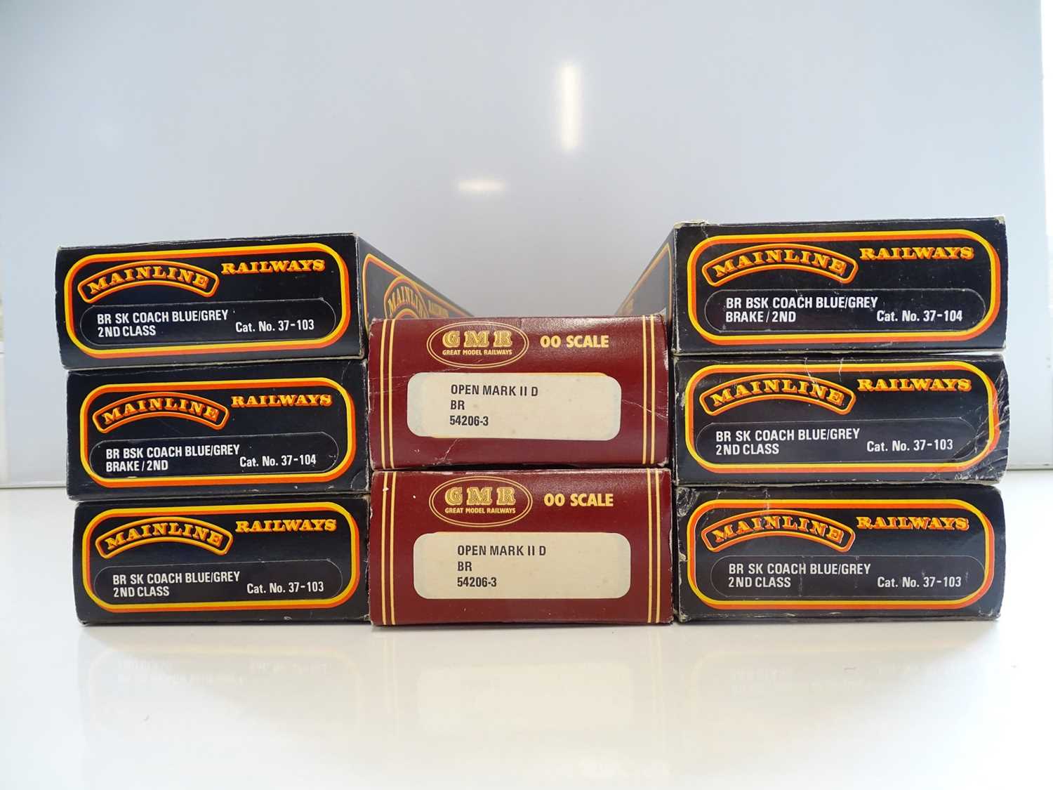 Lot 489 - A group of Mark 1 and Mark 2 coaches by