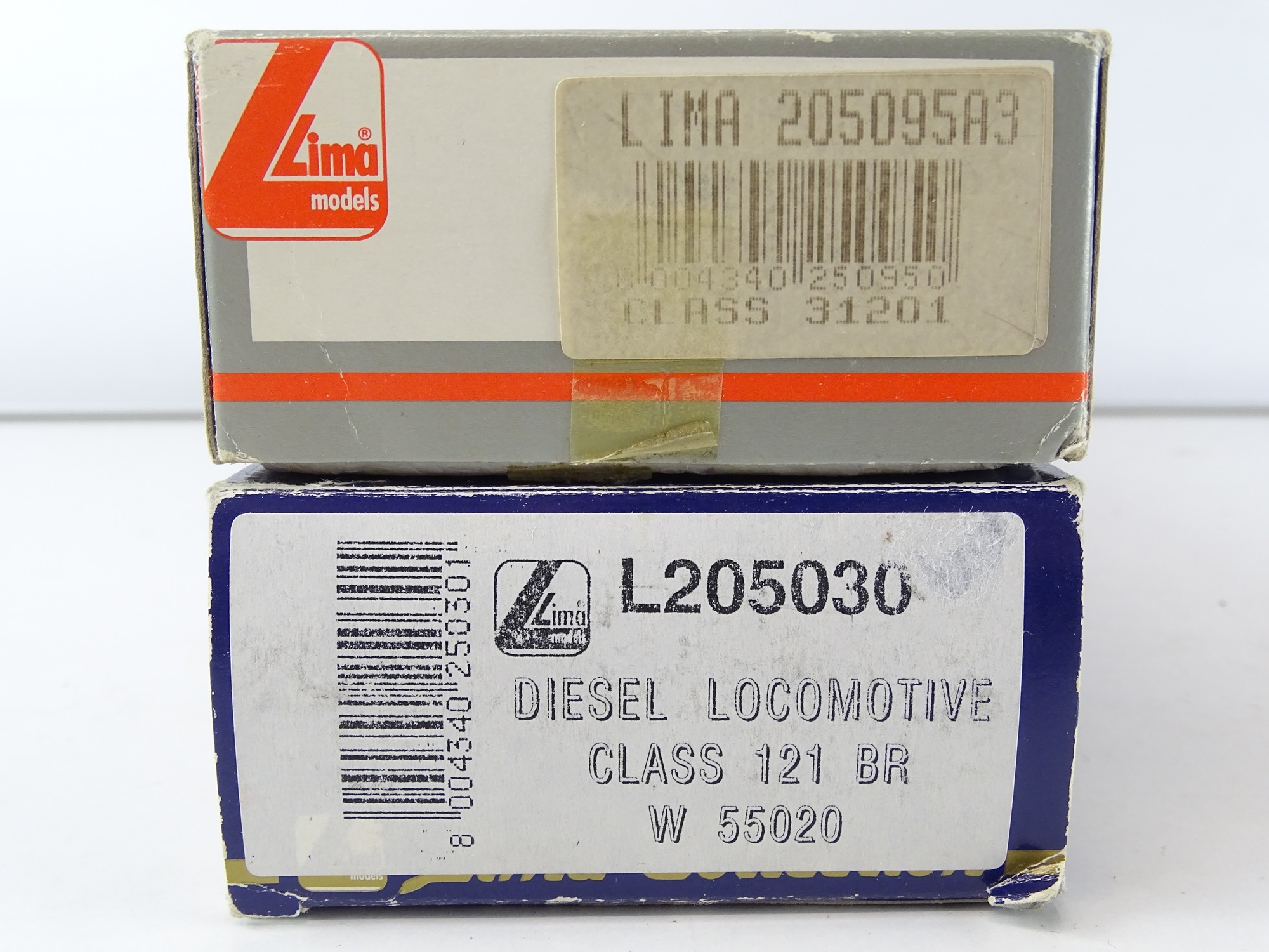 Lot 461 - A LIMA class 121 diesel railcar in