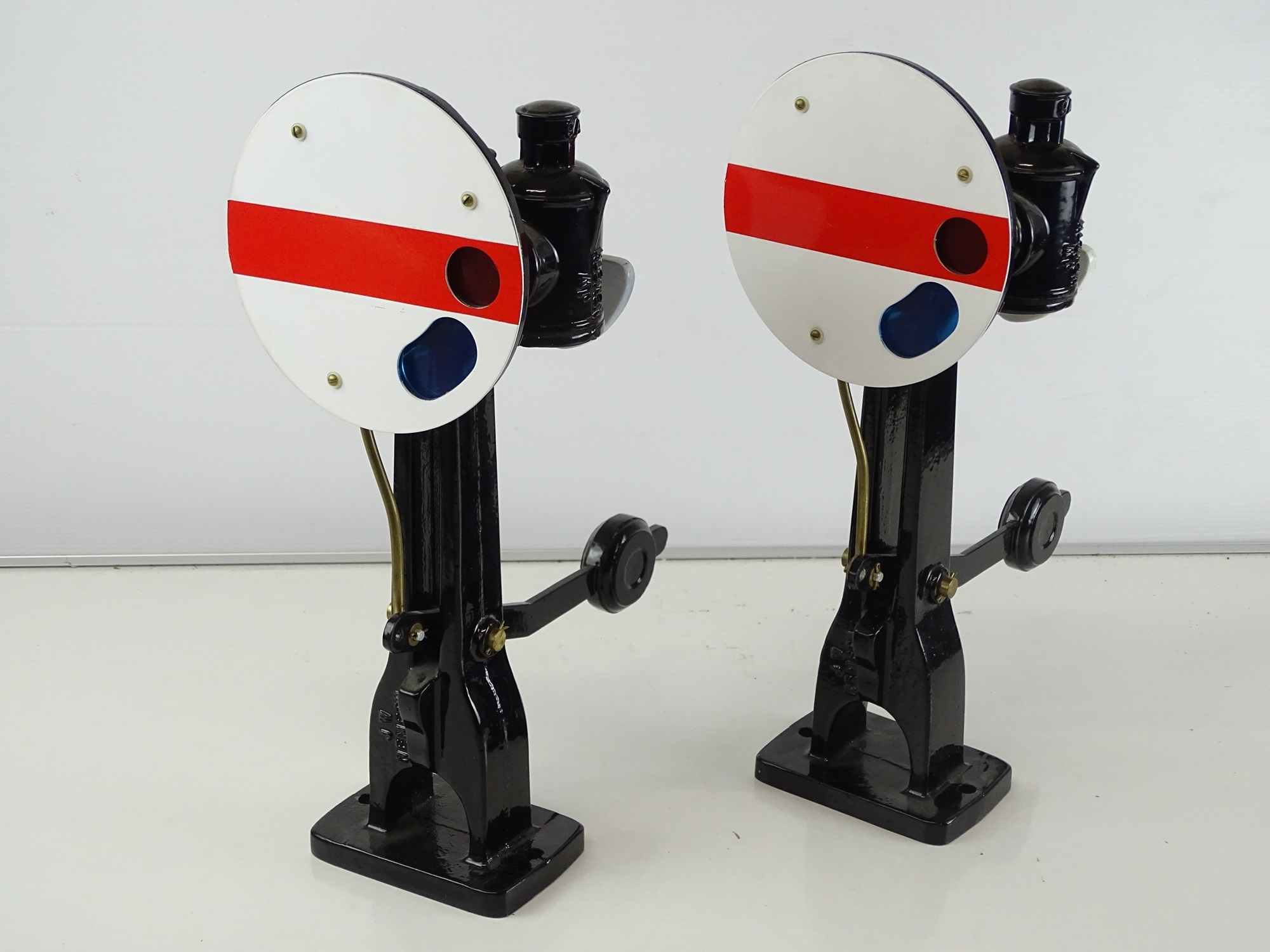 Lot 238 - A pair of SCALEWAY GWR ground shunt signals,