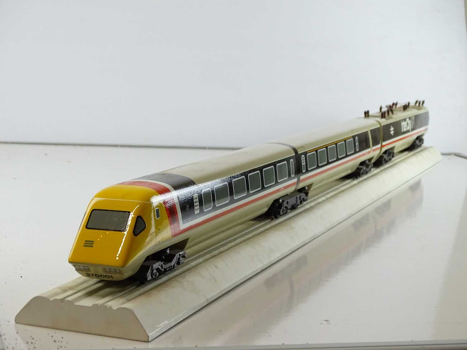 Lot 104 - A large scale display model (51" x 4" x 4")