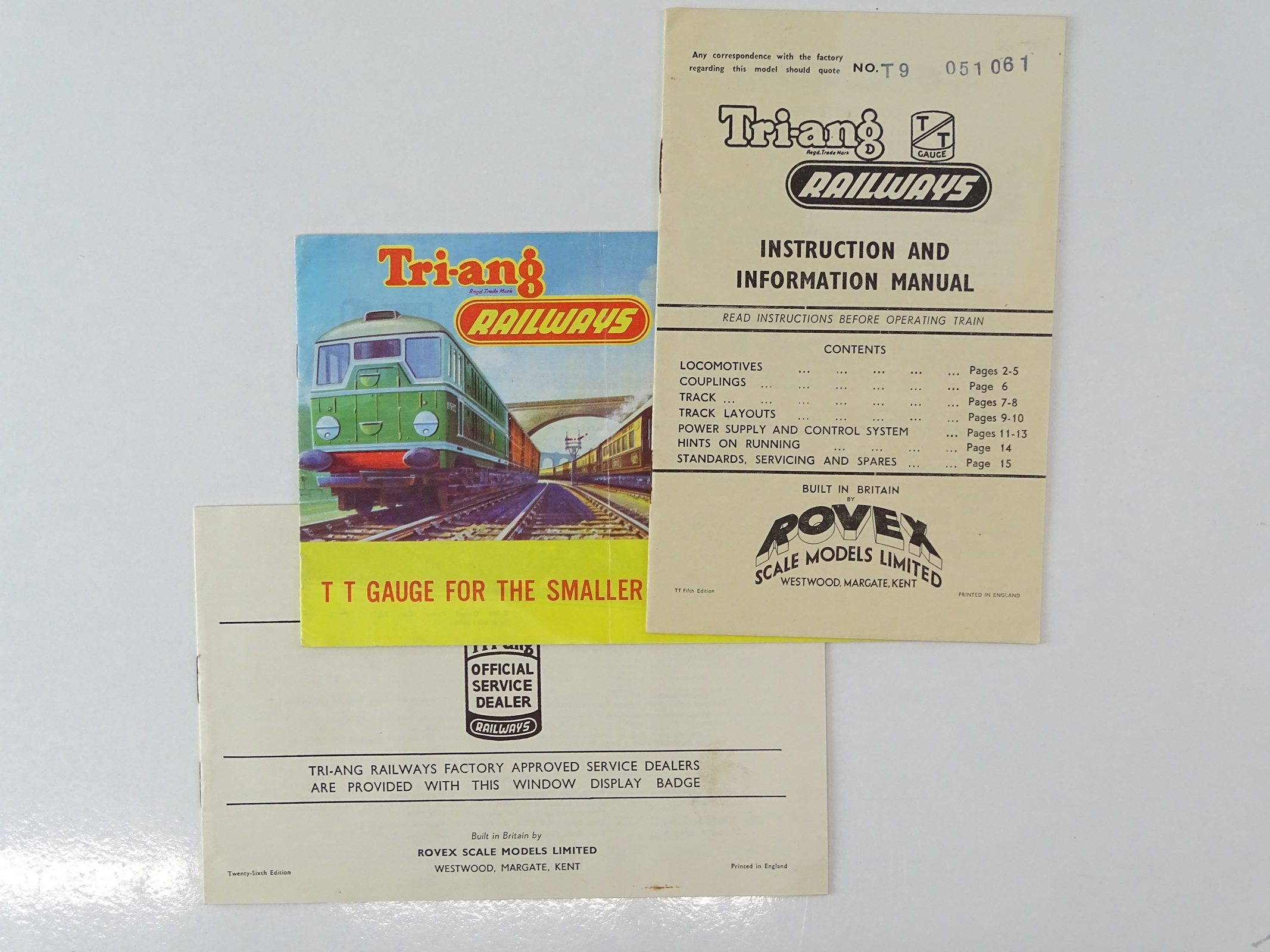 Lot 160 - A TRI-ANG TT Gauge T7 Class 104 DMU