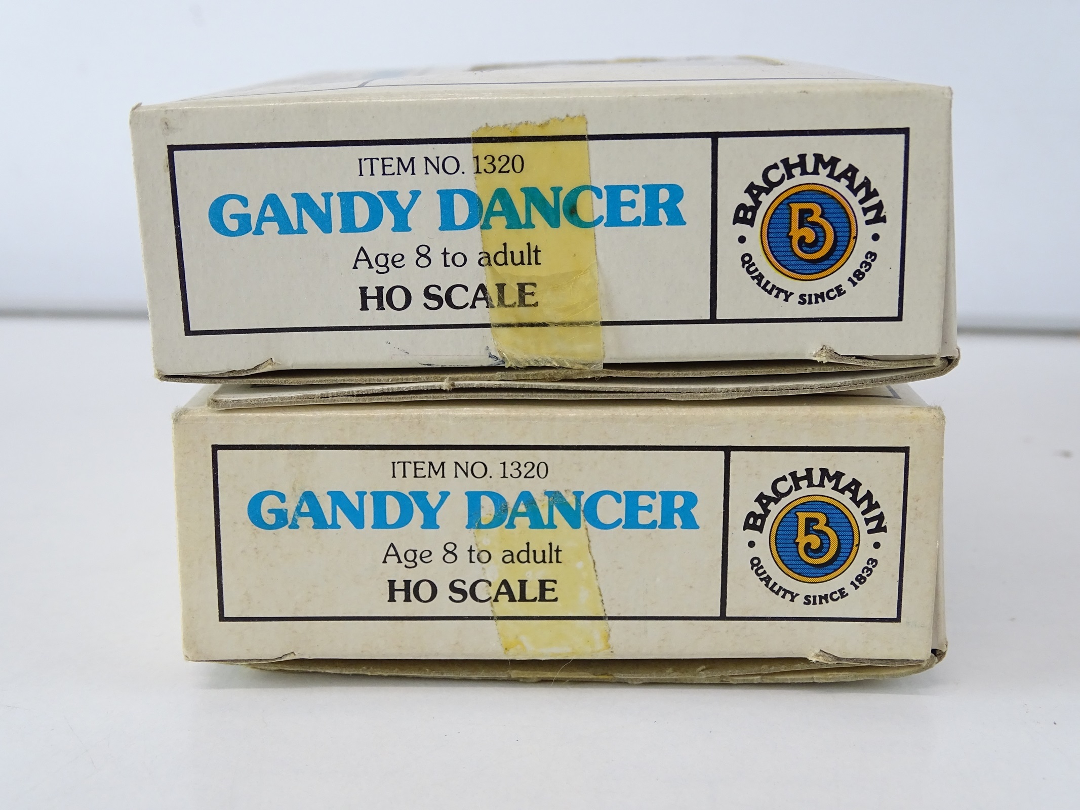 Lot 227 - A pair of BACHMANN American Outline HO Gauge