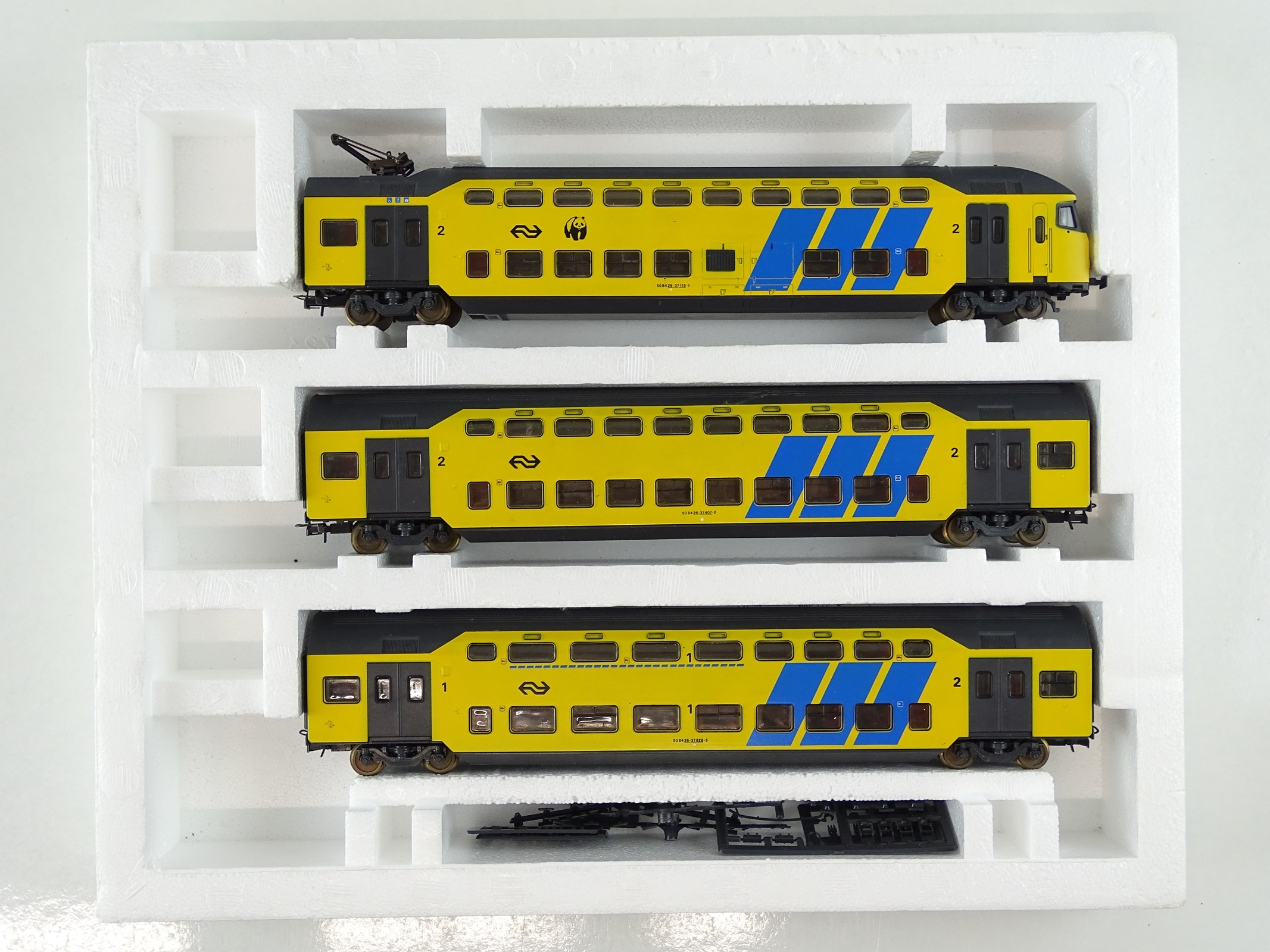 Lot 248 - A LIMA HO Gauge Dutch outline 3 car double