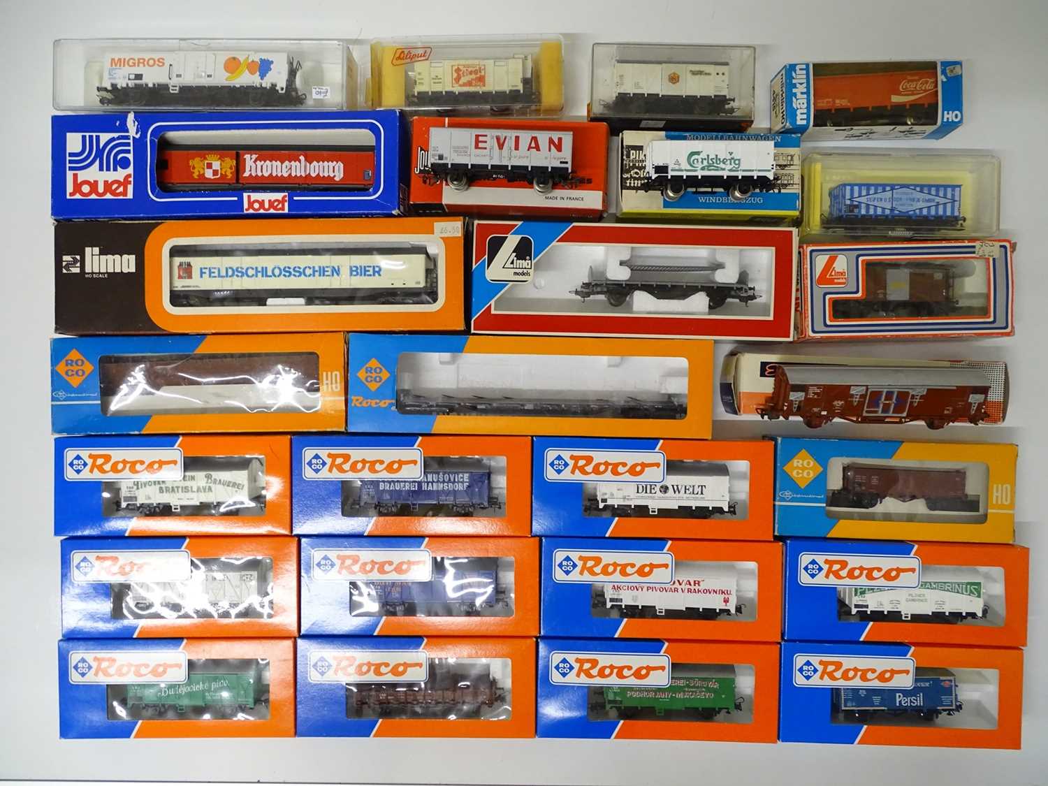 Lot 98 - A group of European Outline wagons by ROCO