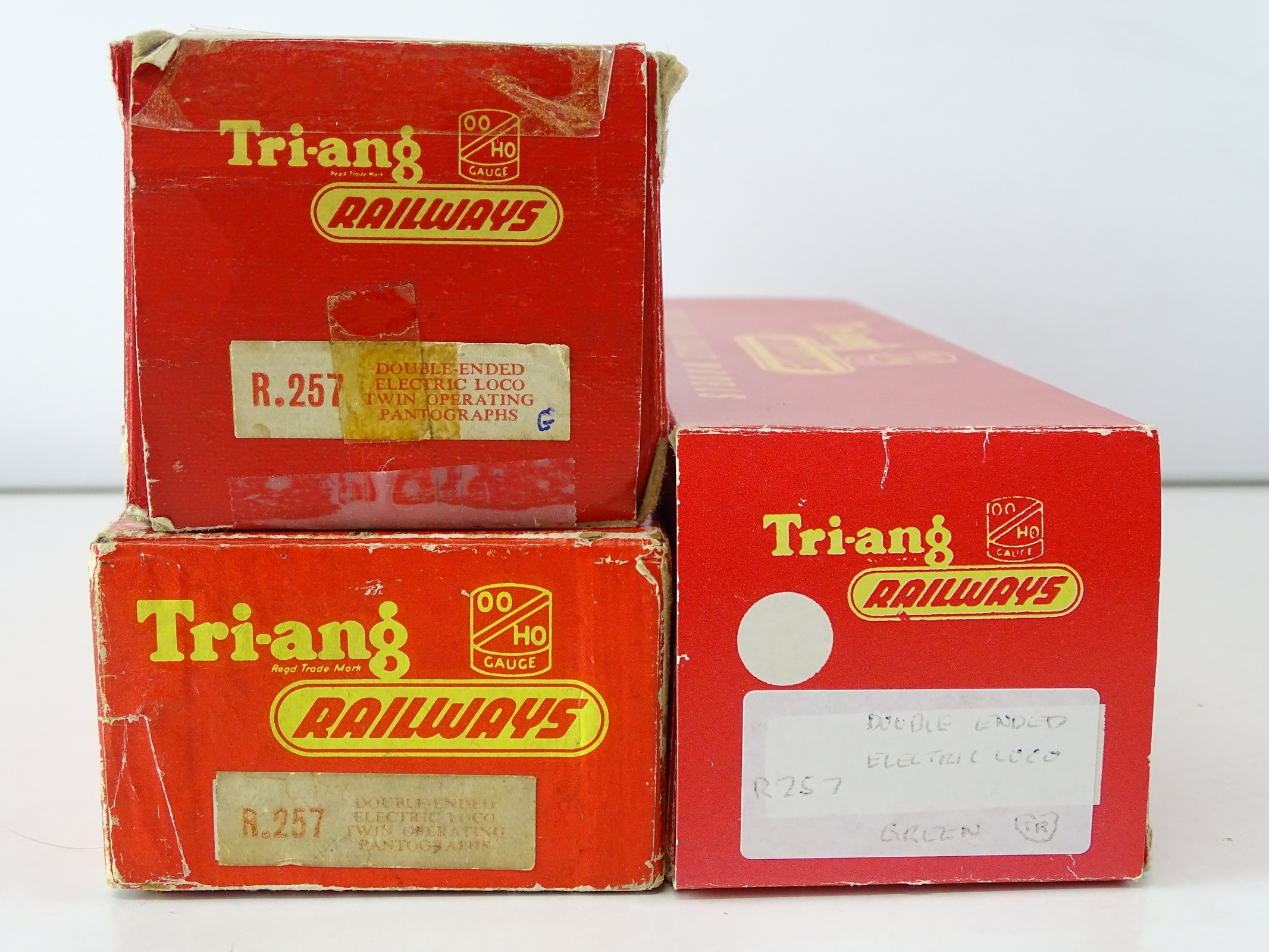 Lot 388 - A group of TRI-ANG Transcontinental OO Gauge