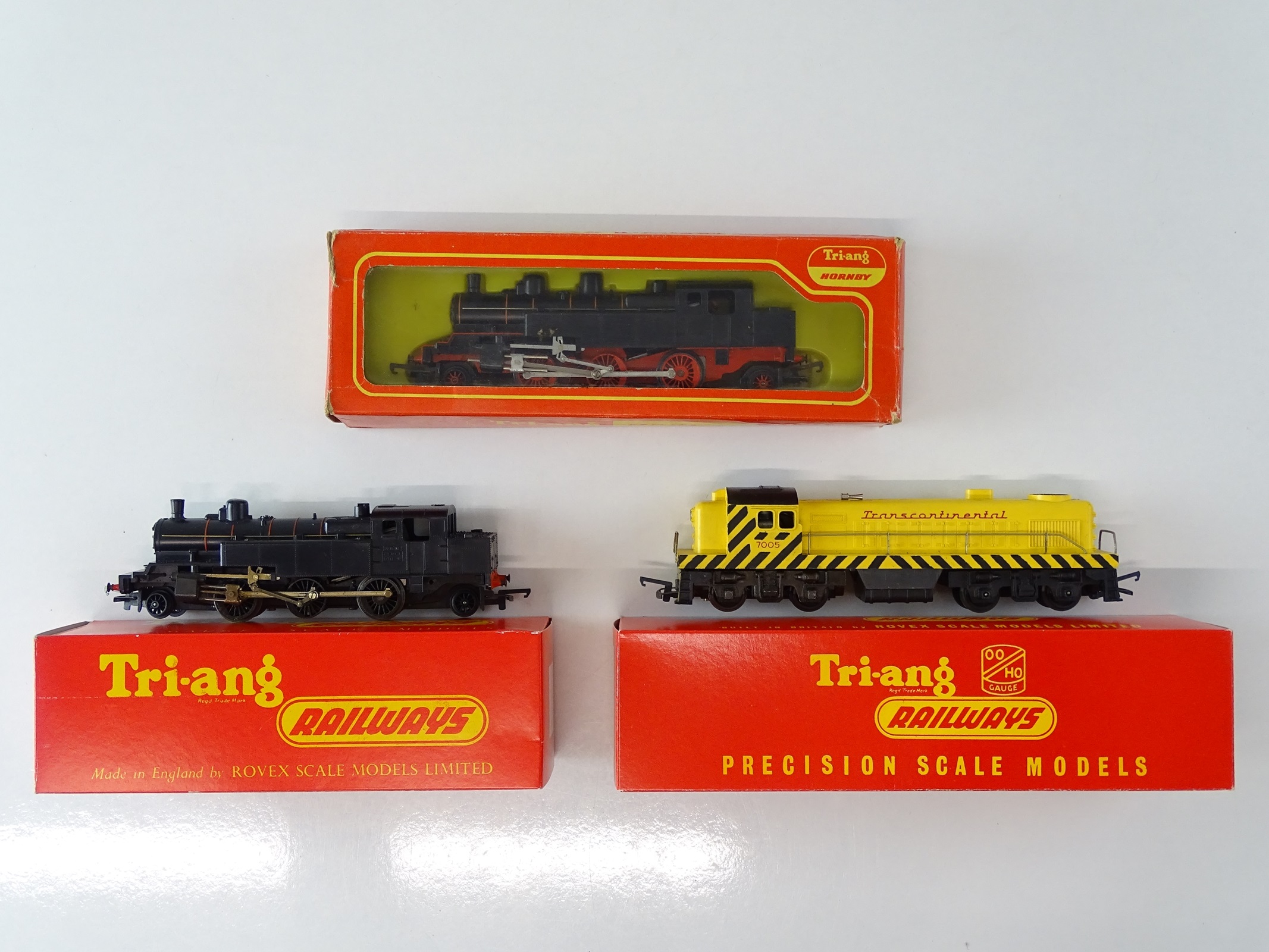 Lot 403 - A group of OO Gauge TRI-ANG Transcontinental