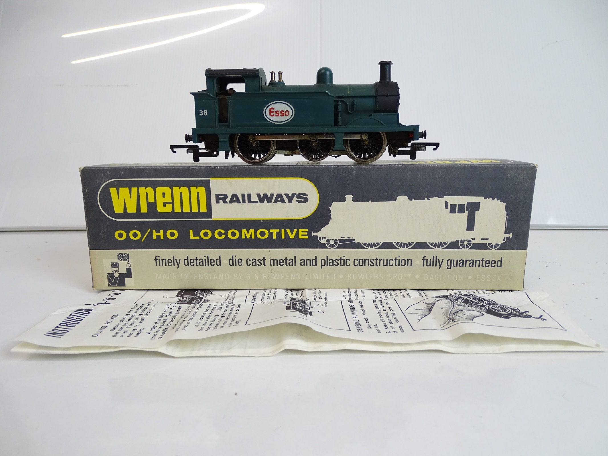 Lot 487 - A WRENN W2201 OO Gauge Class R1 steam tank